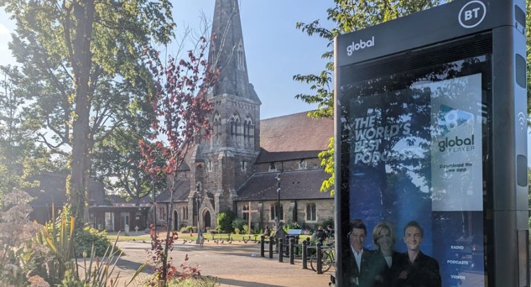 EE adds over 400 new small cells to increase 4G capacity ...